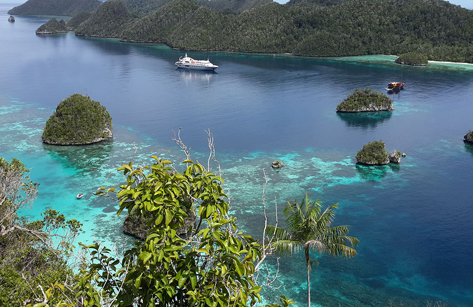 Signature Papua - Share in the secrets of an archipelago
